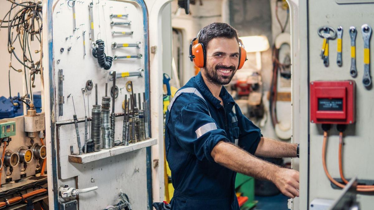 MF/HF Radio Technology: Functionality & Applications