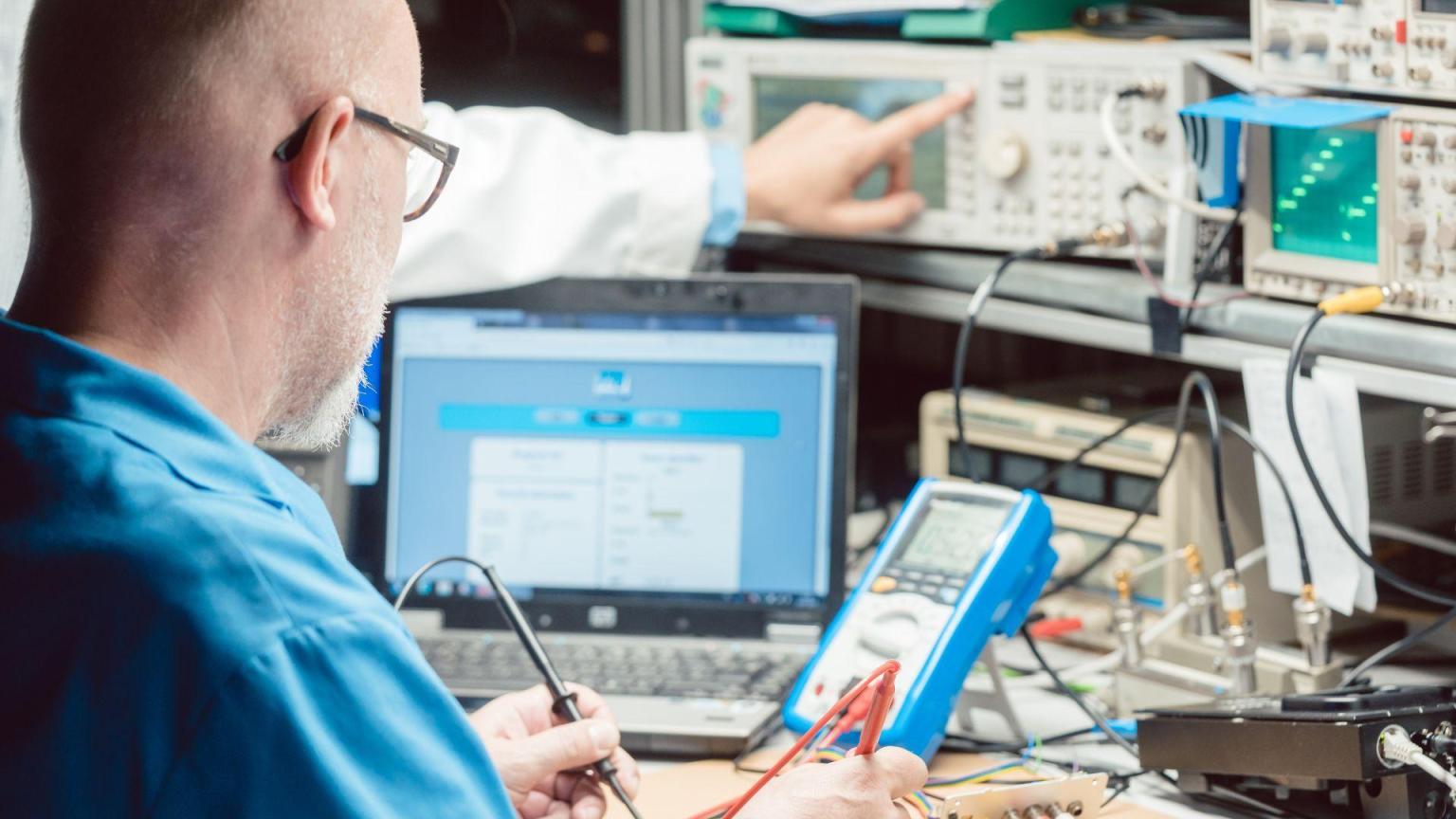 EPIRB Guide - How to Use, Troubleshoot & Best Models