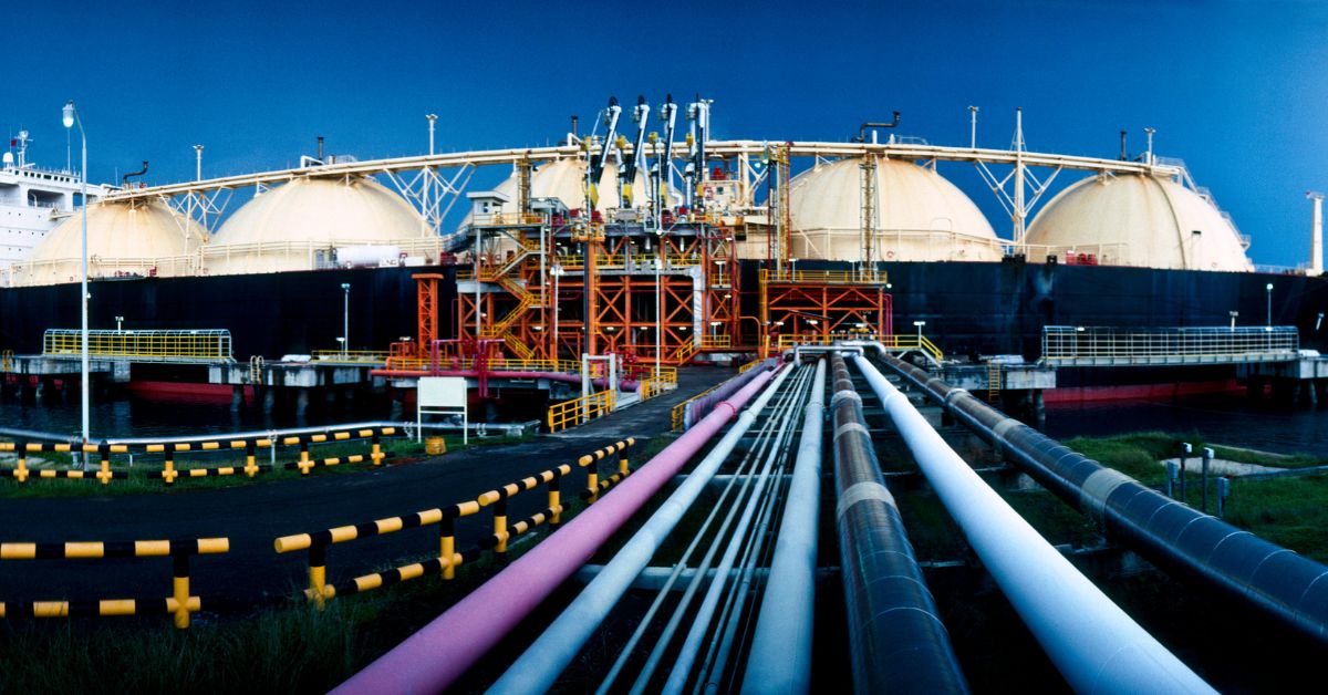 LNG-Powered Ships: Pros and Cons of Marine Fuel