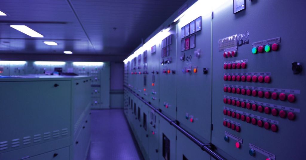 LNG-Powered Ships: Pros and Cons of Marine Fuel