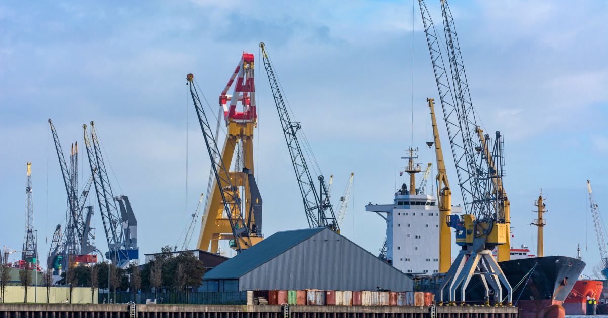 Benefits of Modern Derricks in the Maritime Industry