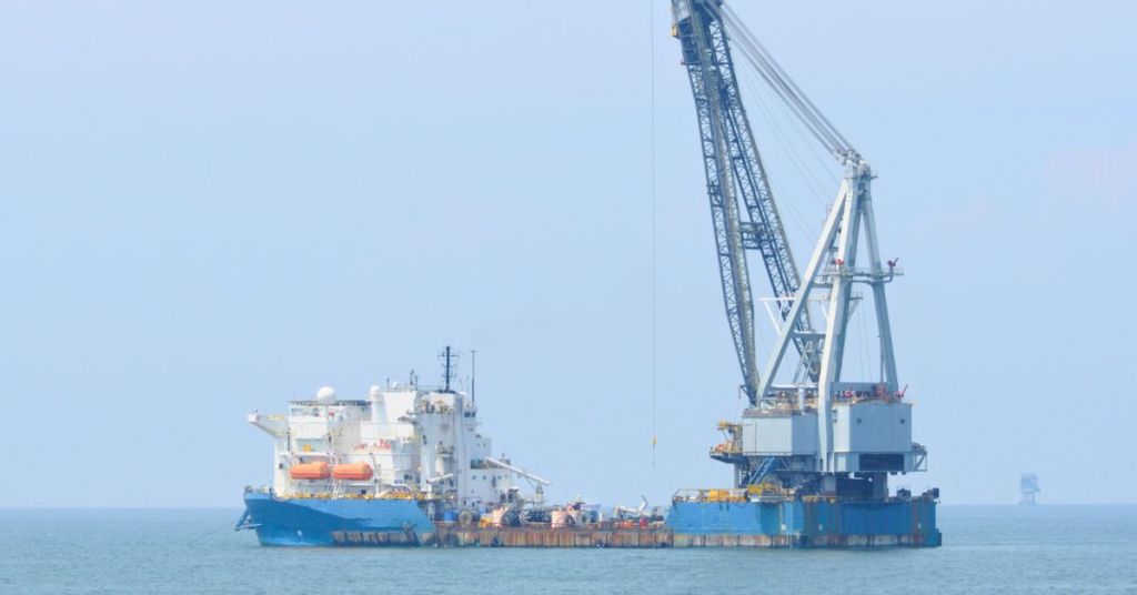 Benefits of Modern Derricks in the Maritime Industry