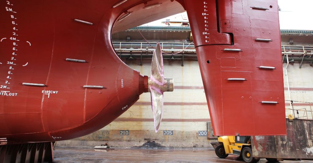 Ship Propeller - Reduce Vibrations, Boost Efficiency