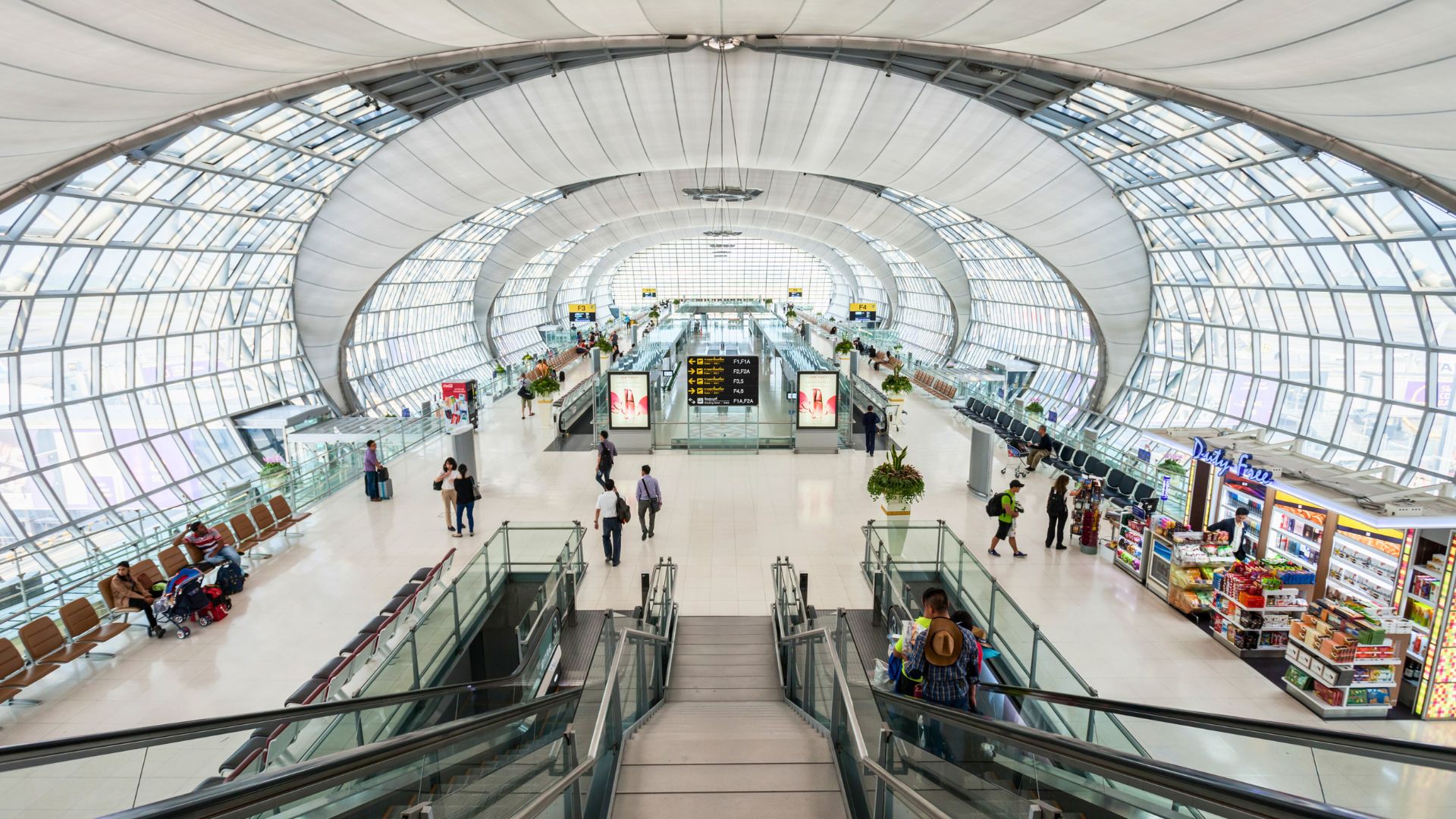 Stunning Indira Gandhi Airport T3: A Photo Visual Journey!