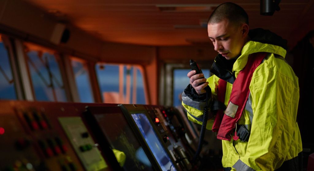 Sailing Ship Navigation Techniques: Ancient Methods & Tools (Updated)