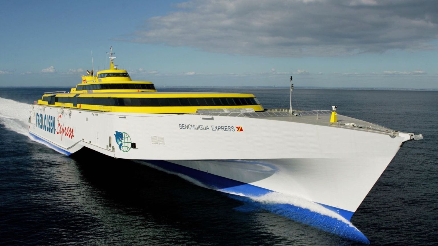 The Largest Trimaran Ferry: the Benchijigua Express (Updated)
