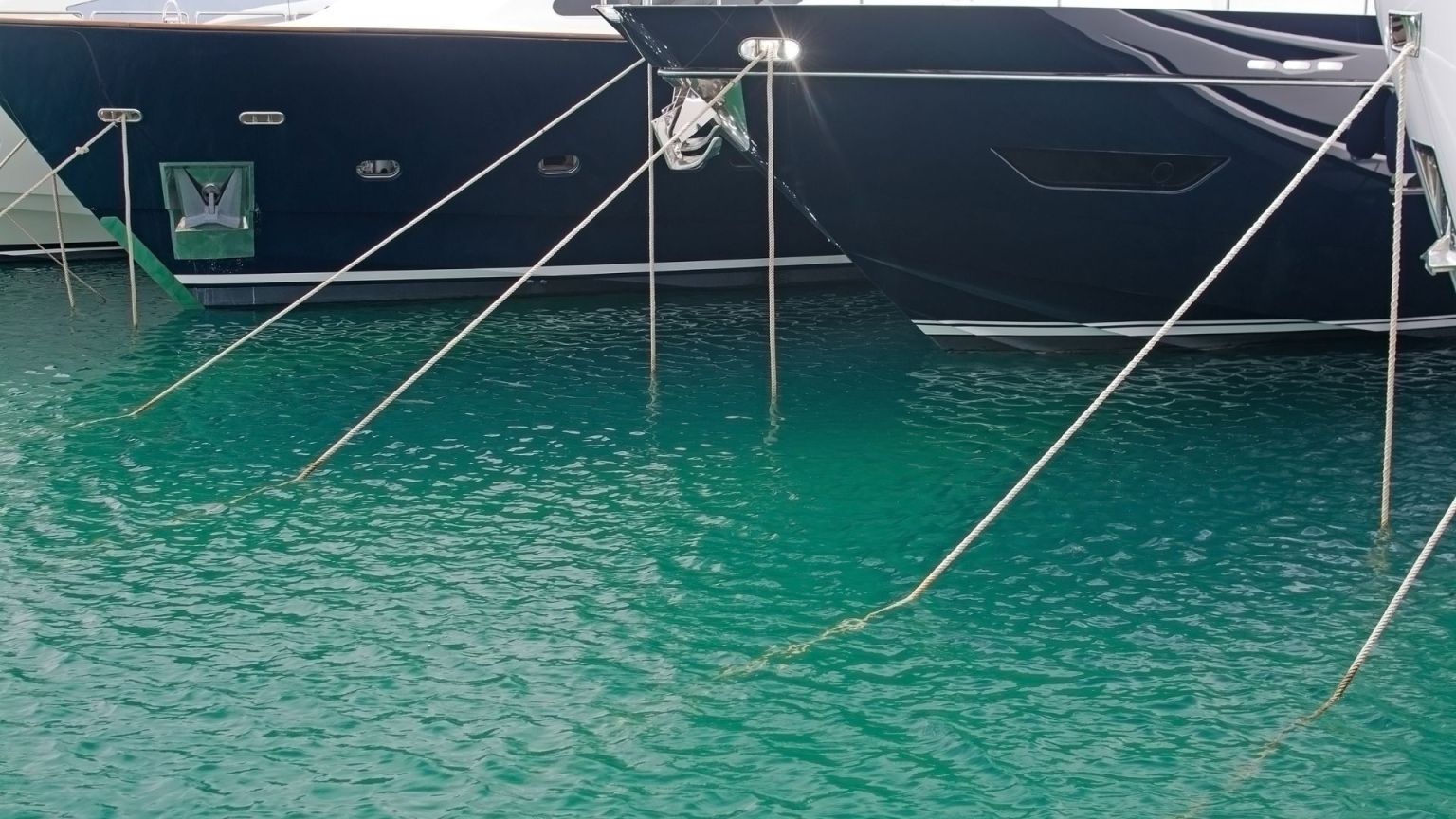 7 Common Mooring Methods Used For Ships (Updated)