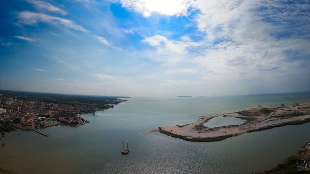 9 Biggest Straits Of The World (Updated)