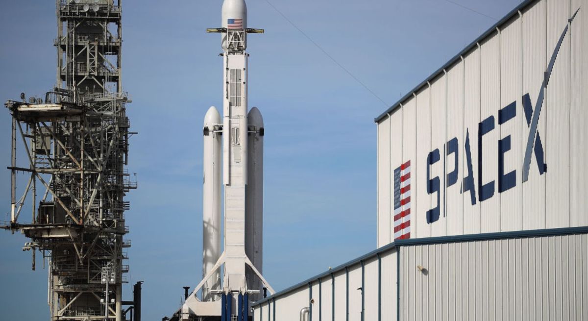 SpaceX Falcon Launches Mysterious X-37B Robot Spaceplane