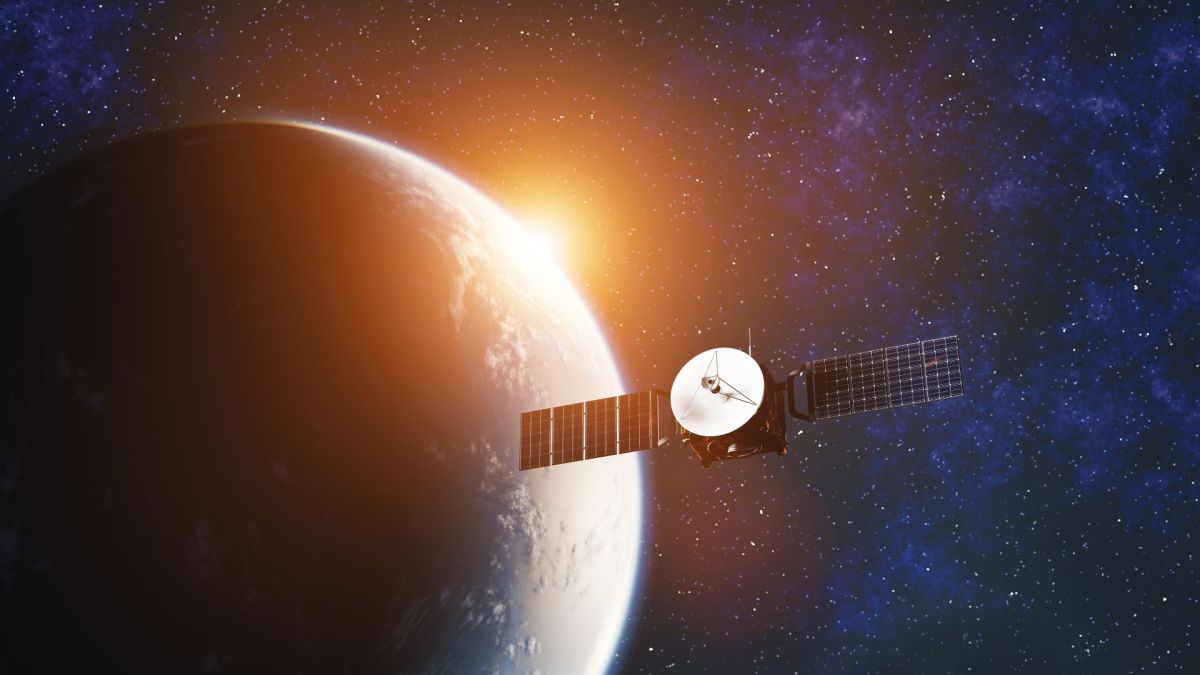 Advantages & Disadvantages of Satellite Communication (Updated)